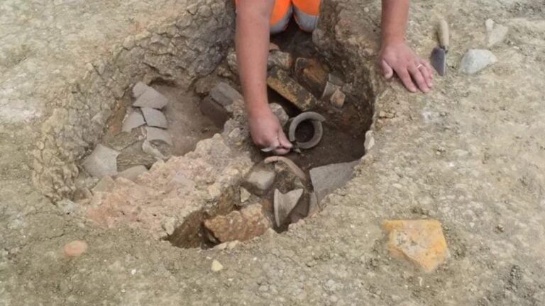 A mass burial of headless Roman skeletons found in England ...