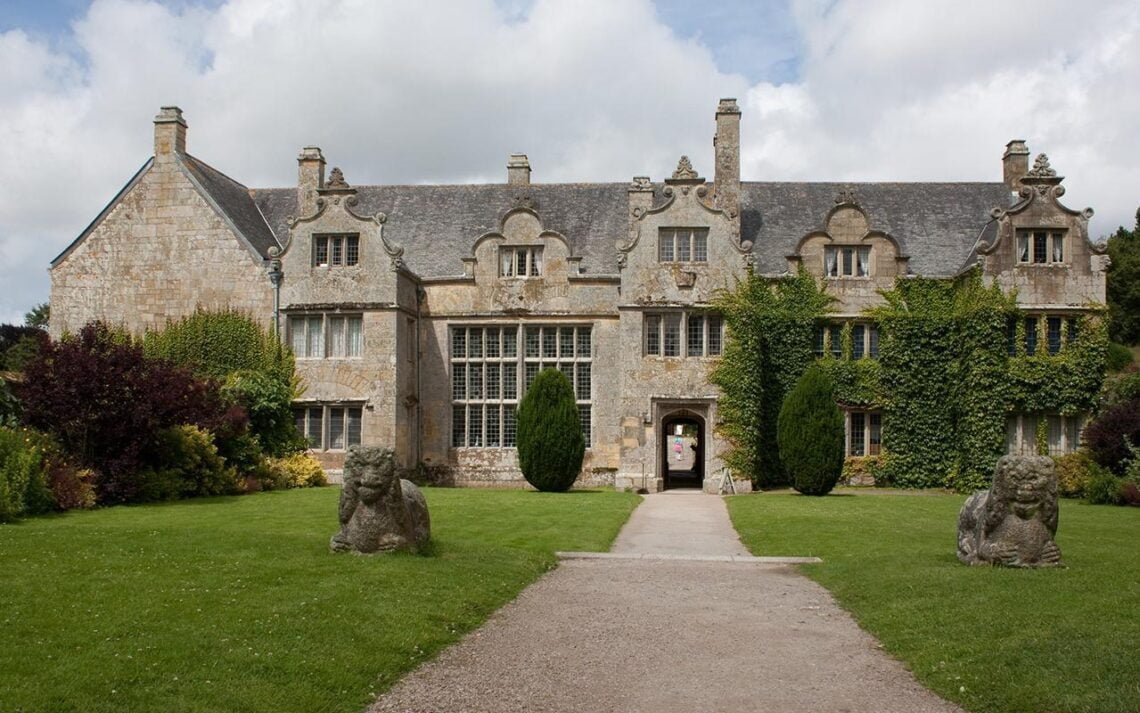 Researchers search for traces of Elizabethan Manor | Archaeology News ...