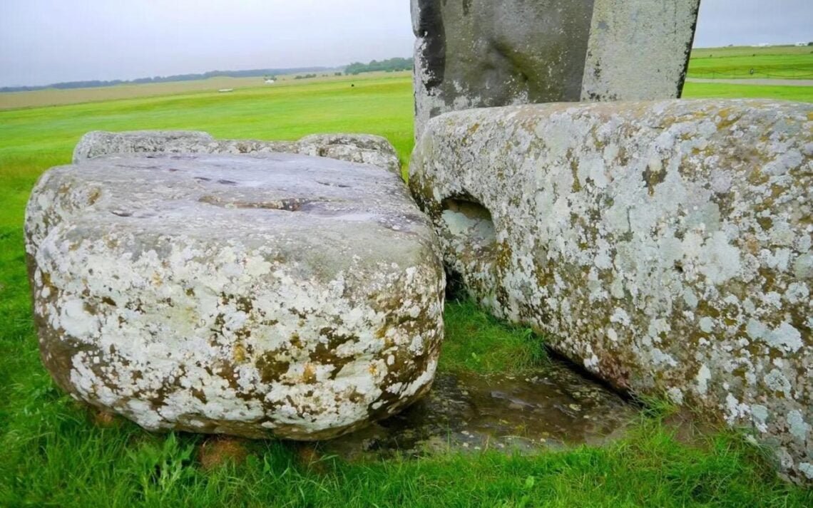 New research challenges Stonehenge's Altar Stone origin theories ...