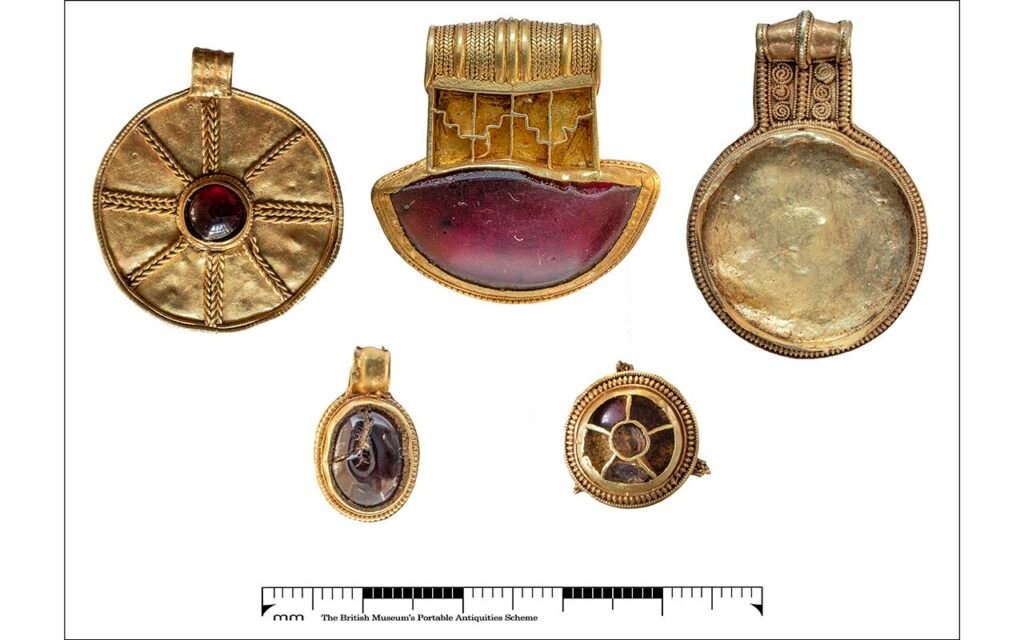 Anglo-Saxon gold-and-garnet hoard discovered in England reveals early ...