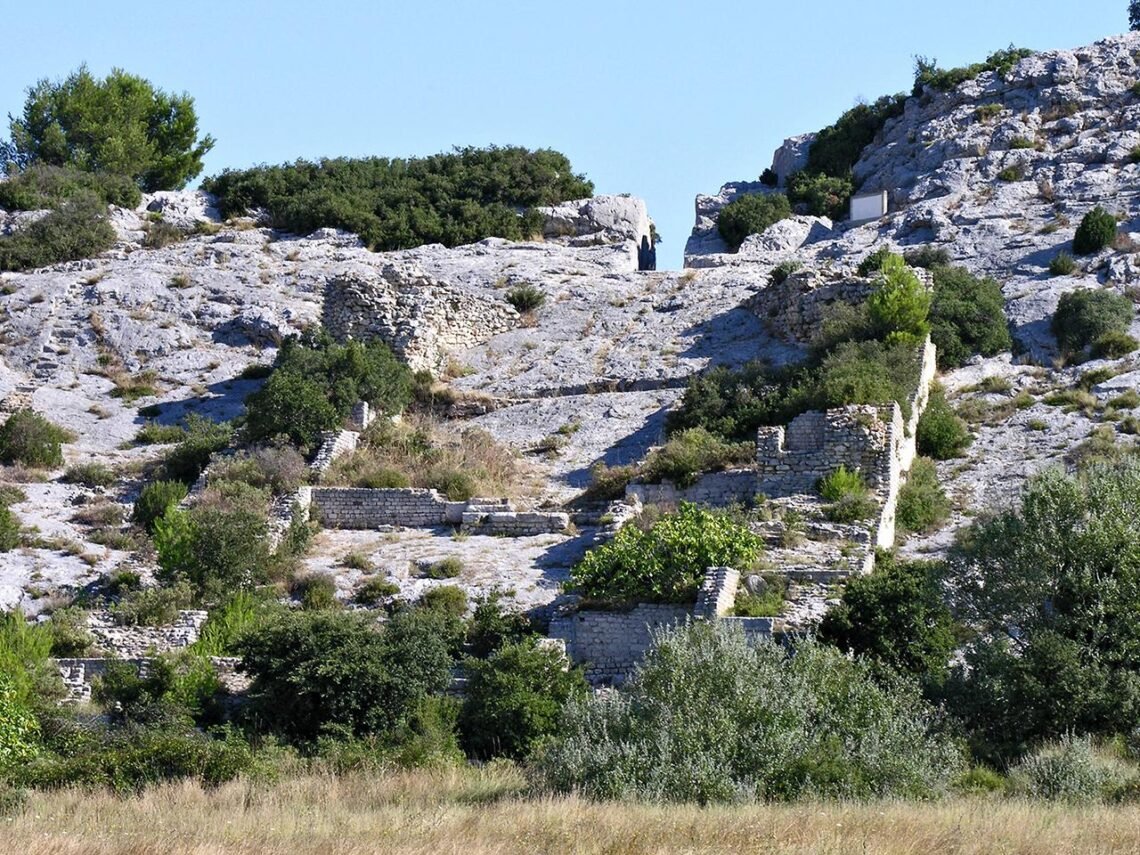 Layers of carbonate reveal the operation and decline of Barbegal, the ...