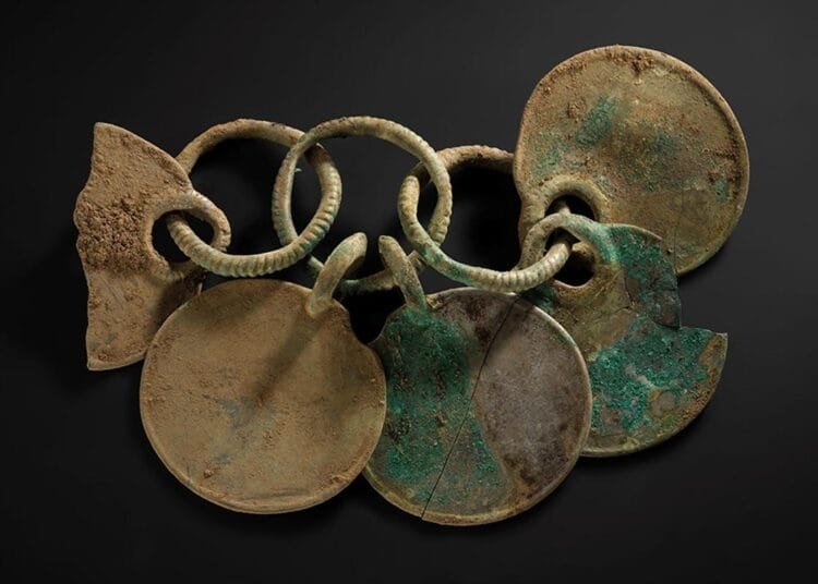 Czech archaeologists unearth unique bronze belt buckle from early ...