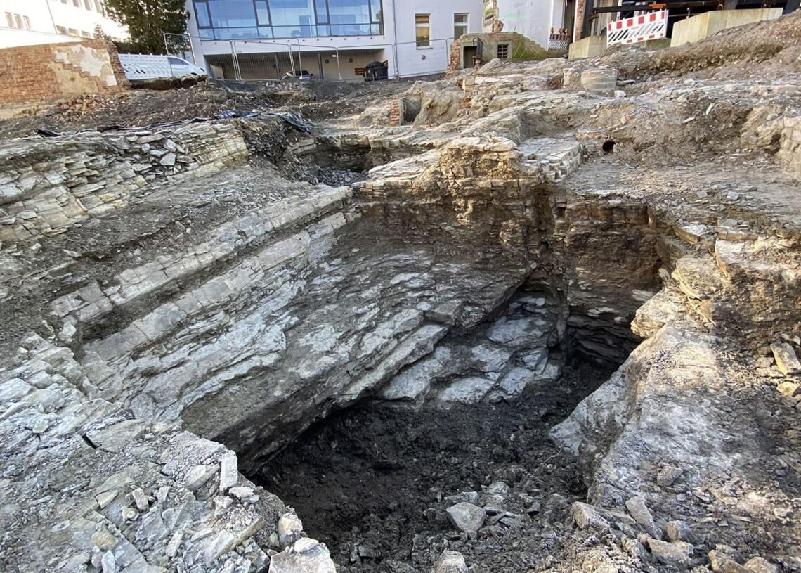 Researchers uncover health and burial secrets of 6 million in Paris ...