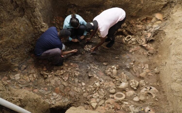 Major tomb filled with gold and ceramic artifacts discovered in El Caño ...