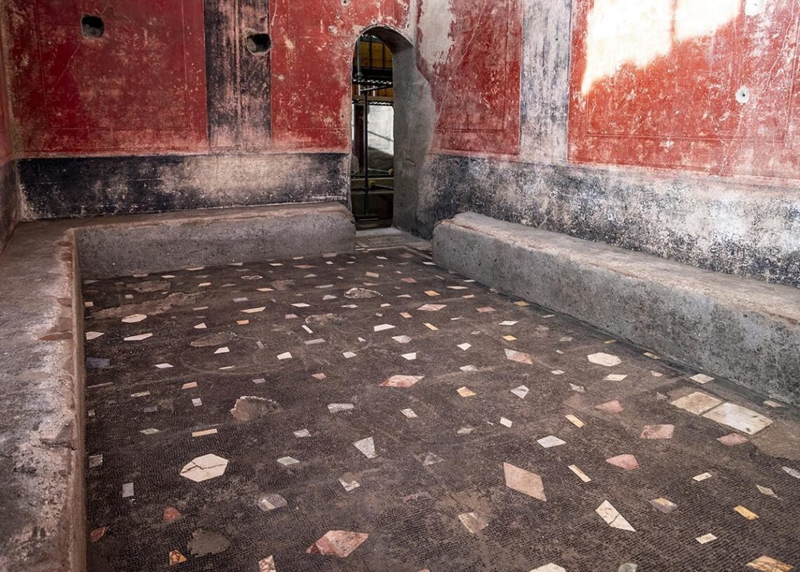 4,000-year-old footprints near Pompeii reveal Bronze Age escape from ...