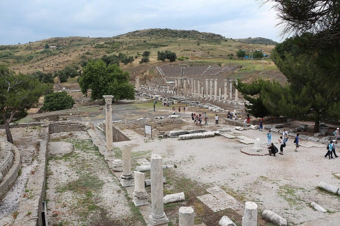 1,900-year-old Roman unguentarium shows human feces used as medicine ...