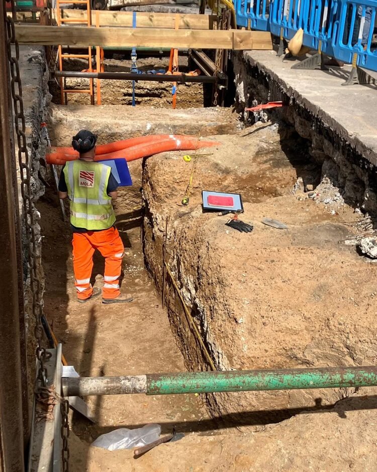 2,000-year-old Roman road revealed directly under Old Kent Road in ...