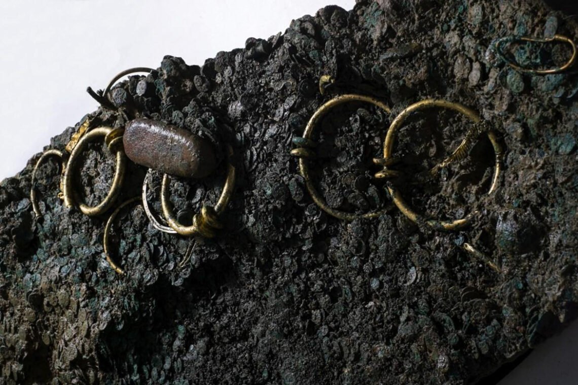 The Le Câtillon II hoard: exploring the mystery of Jersey’s buried ...